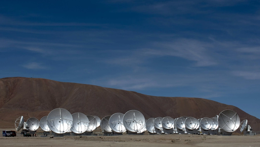 Study links early galaxy mergers to rapid star formation halt