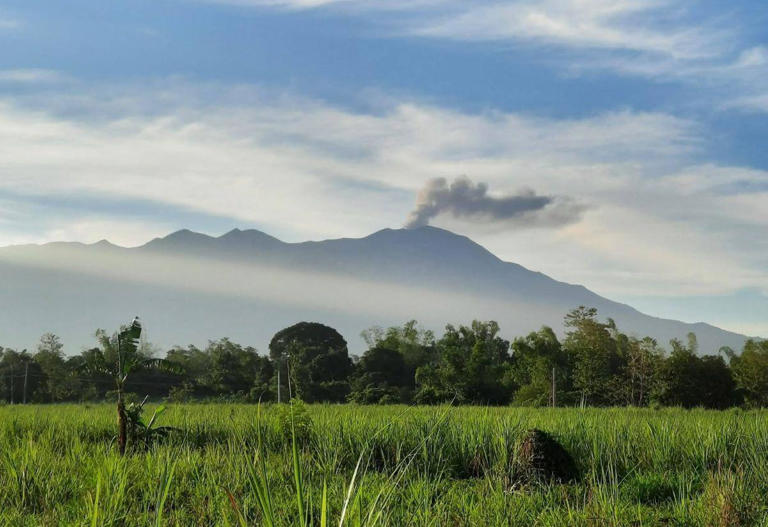 Kanlaon Volcano emitted ash 4 times, had 9 volcanic earthquakes — PHIVOLCS