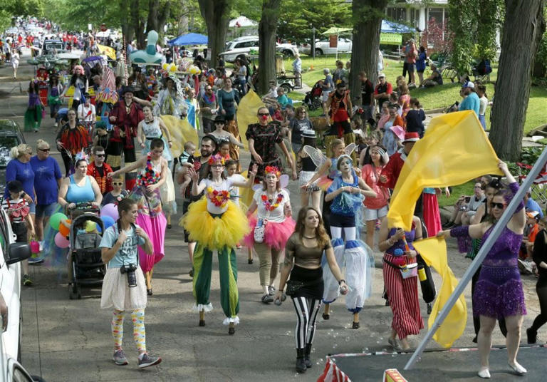 Multiple people shot as gunfire erupts at family-friendly Ohio festival