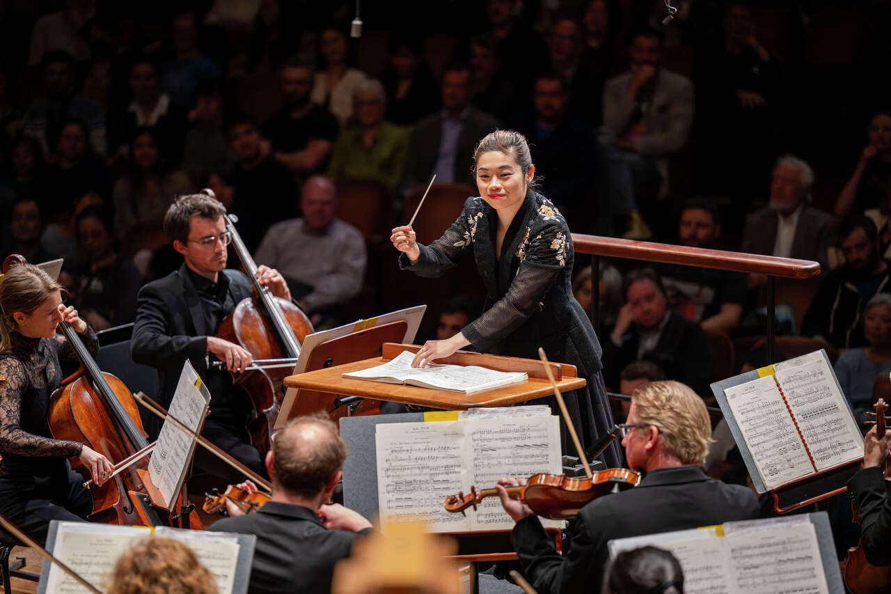 Elim Chan receives a hero's welcome at first SF Symphony concert since ...