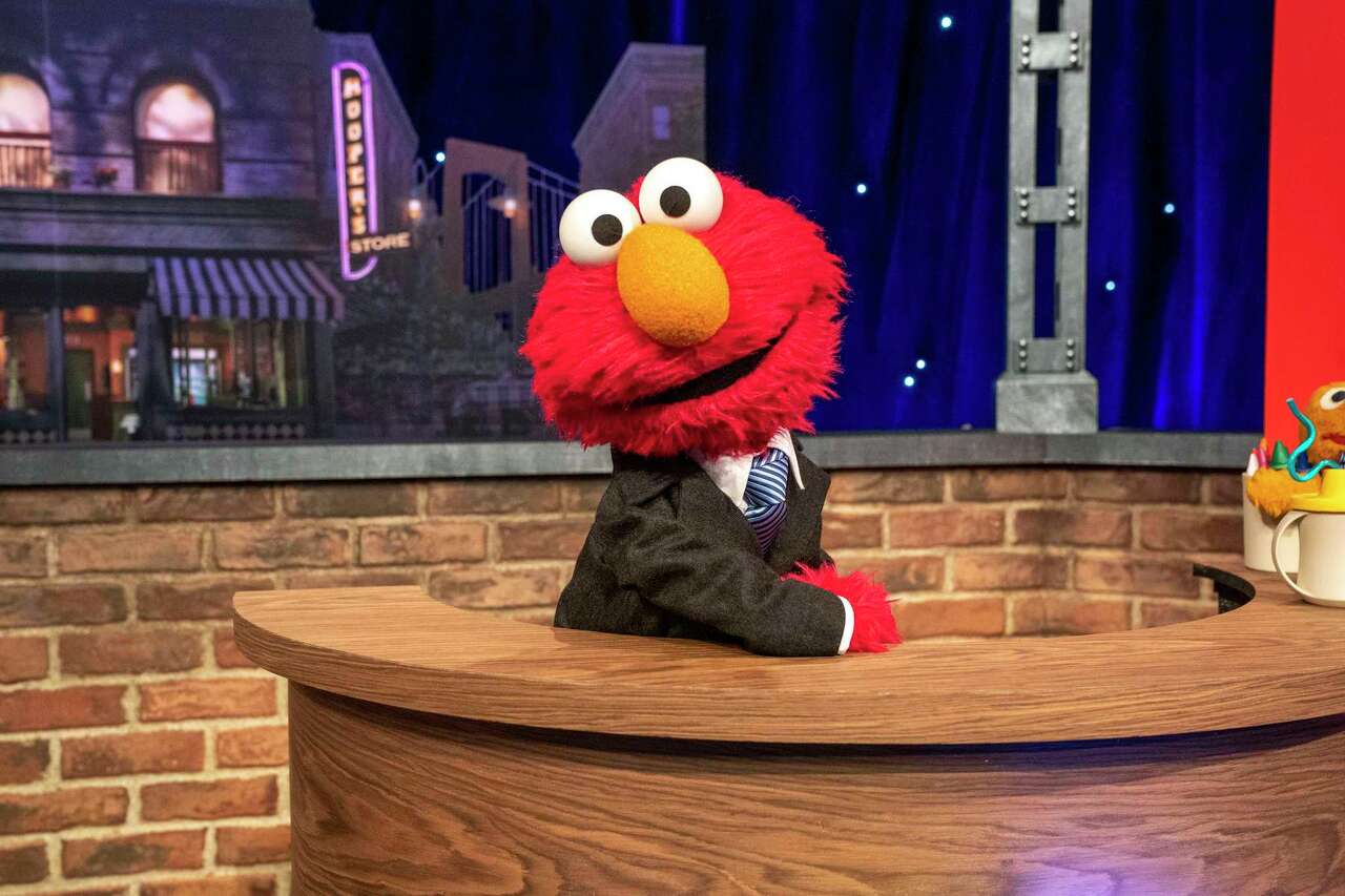 Elmo chose peace in Spurs-Knicks NBA Finals. New Yorkers had other ideas.