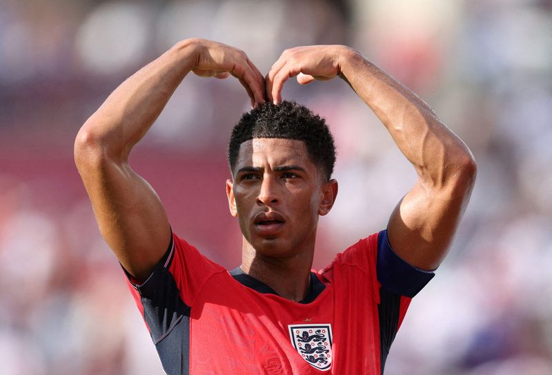 Soccer-England labour to win over New Zealand as Germany defeat USA