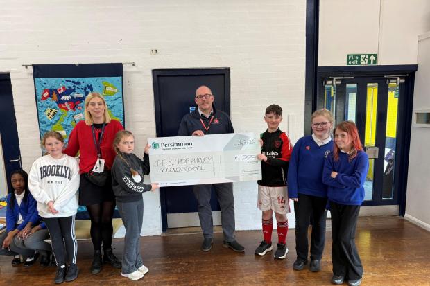Primary school receives £1,000 donation to improve outdoor play facilities