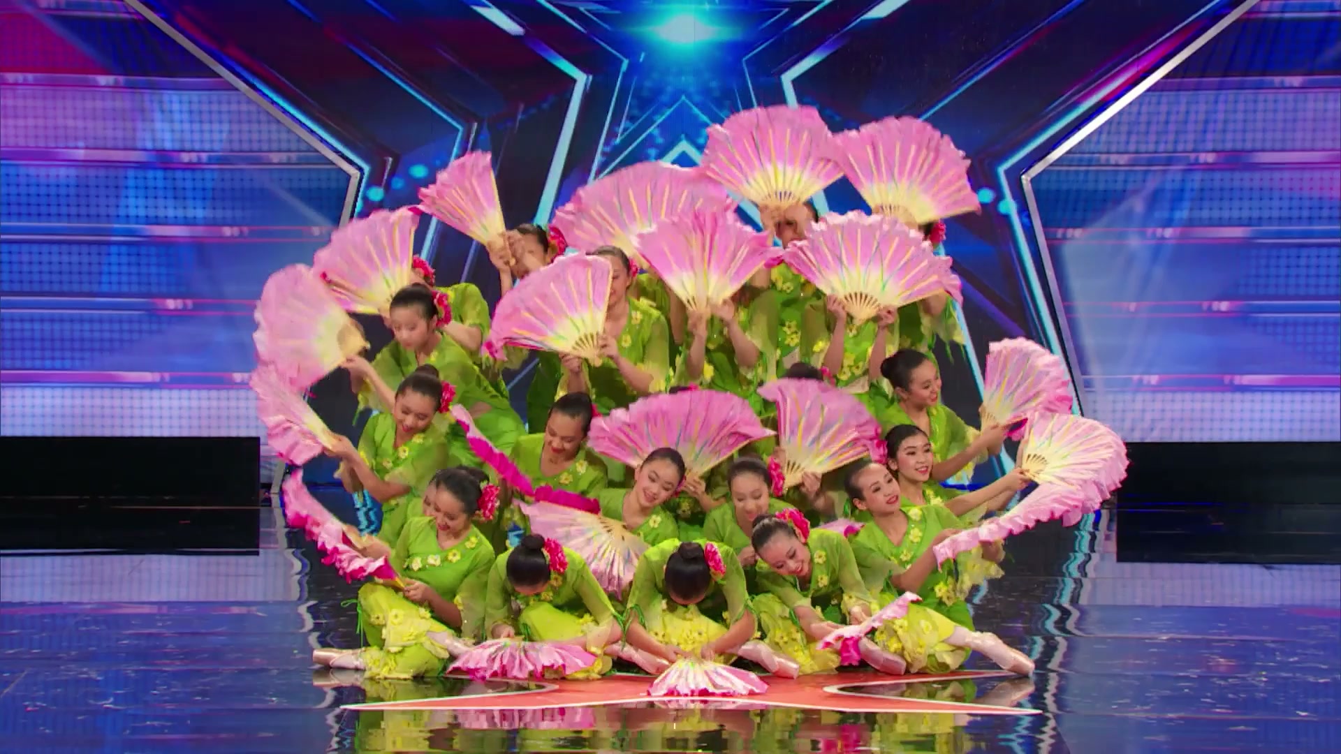 Jasmine flowers - Chinese dance group