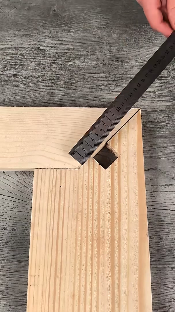 Clever wood corner fitting hack #DIY #woodworking #tip