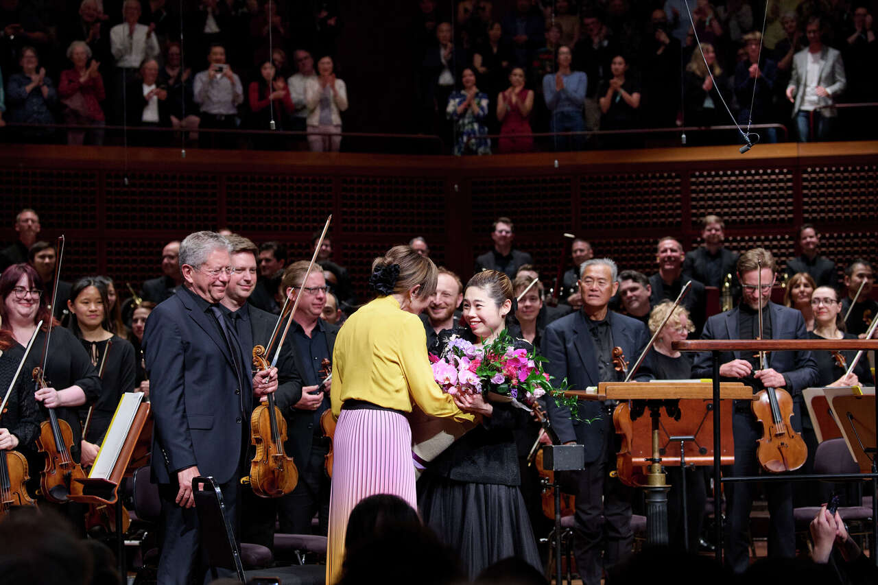 Elim Chan receives a hero's welcome at first SF Symphony concert since ...