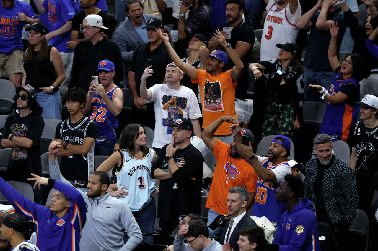 Spurs collapse late as Knicks fans celebrate inside Frost Bank Center