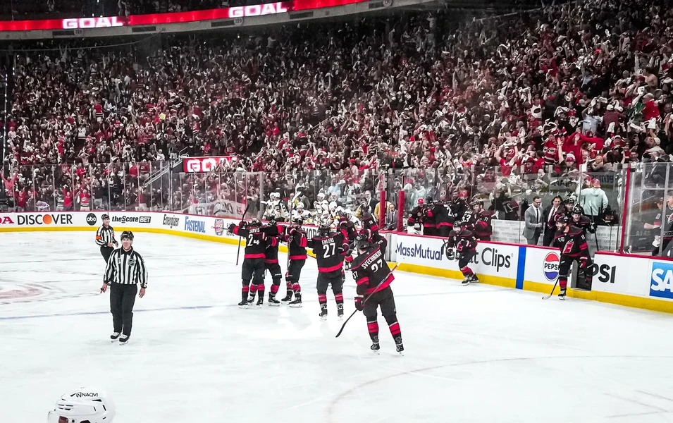 Hurricanes rally in OT to level unpredictable Cup final