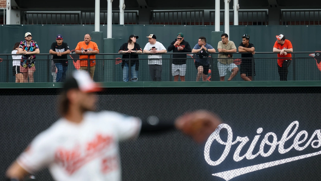 Orioles rout Blue Jays to open key AL East series