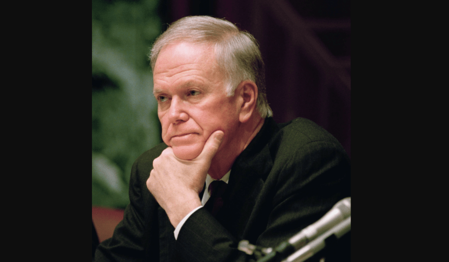 Former Oregon senator Bob Packwood dies at 93