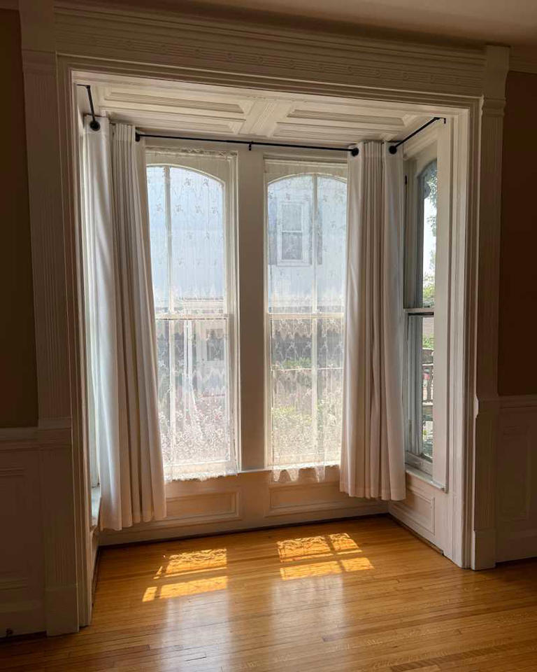 A 150-year-old home got a bold, color-drenched dining room redo