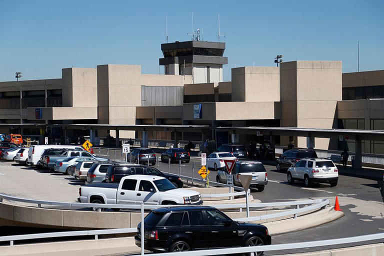 Ground stops issued at 3 major US airports as thunderstorms knock out ...