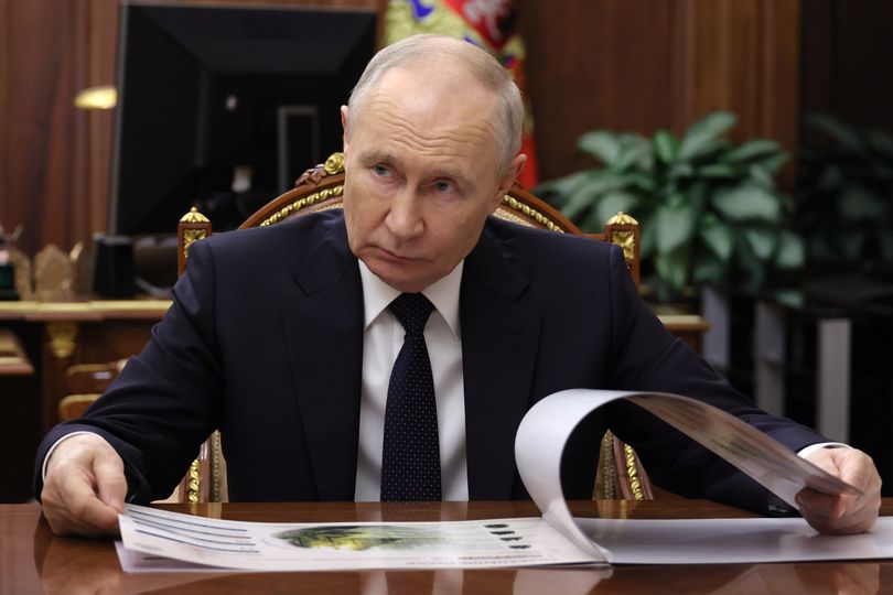 Putin risks 'miserable' loss in Ukraine as Russia on the verge of 'full ...