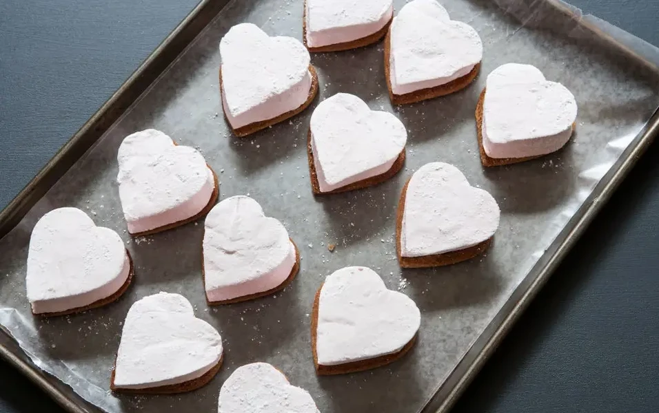 Gingerbread meets s’mores in cozy holiday bakes