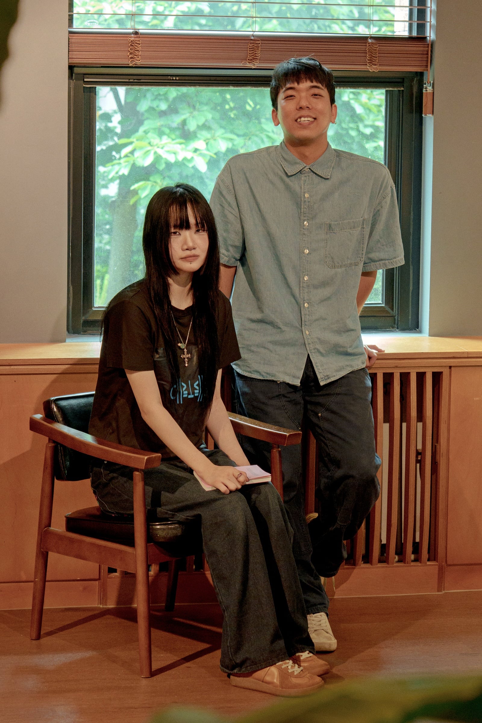Mimi's trivial romance: youth's hidden struggles behind closed doors