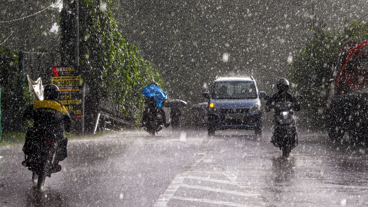 Kerala weather: IMD issues orange alert for Kannur, heavy rain likely ...