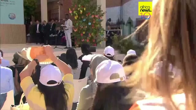 Pope visits Madrid welfare center, meets homeless and highlights ...