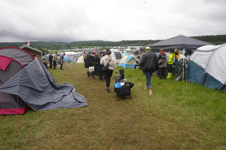 Fans schimpfen über Toiletten- und Duschen bei Rock am Ring