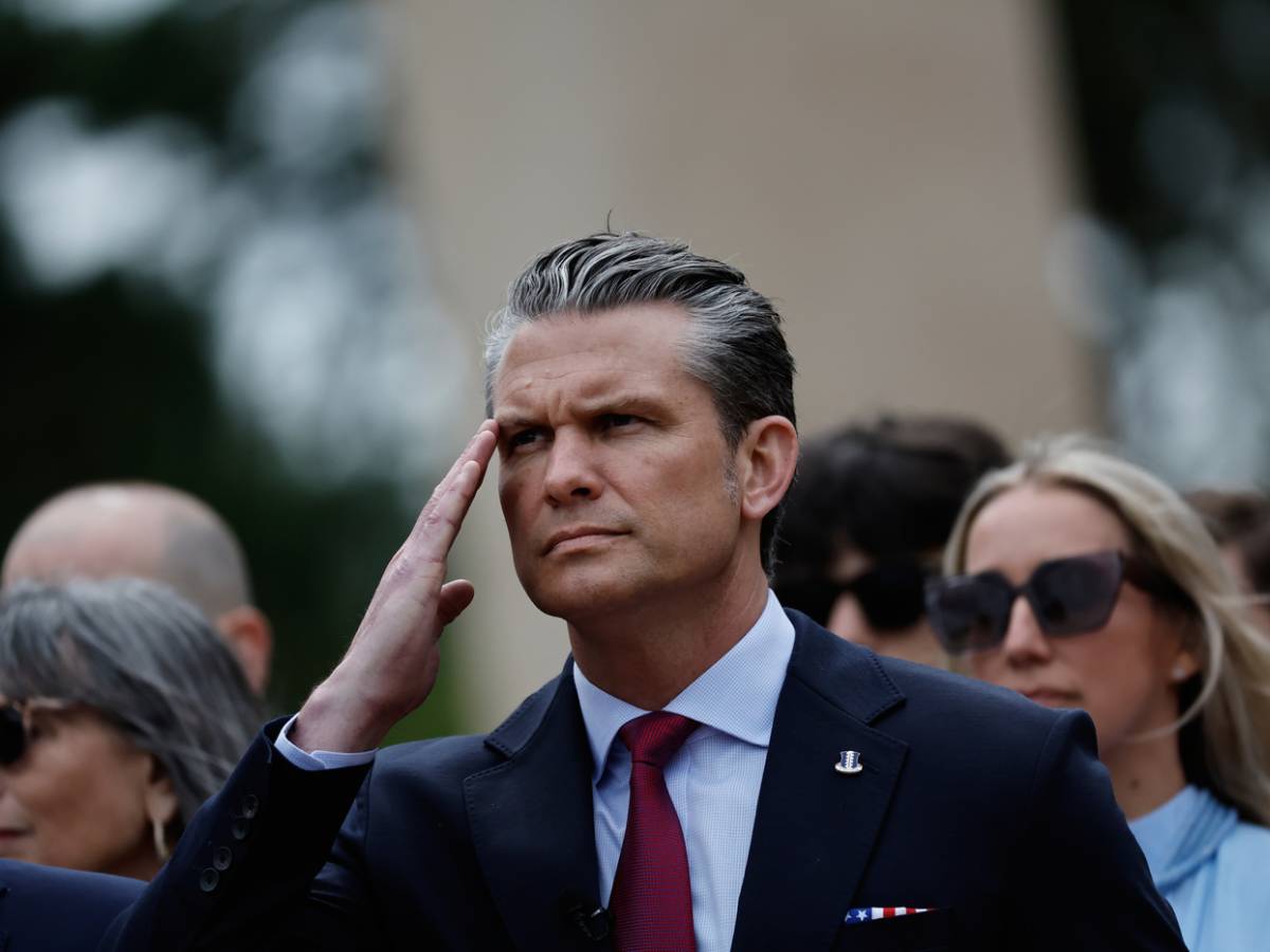 Hegseth-NATO, scontro tra alleati: "Basta scrocconi", "Disco rotto"
