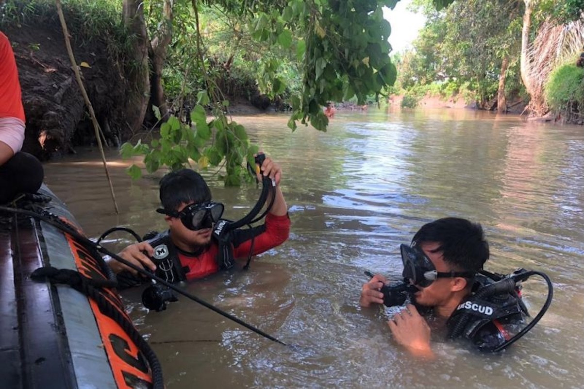 Cari anak hilang terseret arus di Sungai Way Pisang, Basarnas terjunkan ...