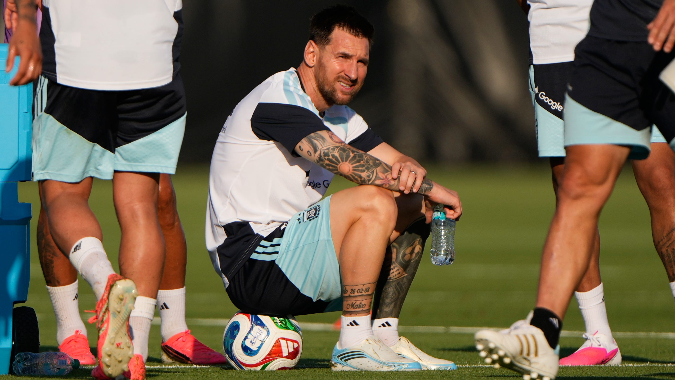 Lionel Messi left on bench as Argentina ease past Honduras