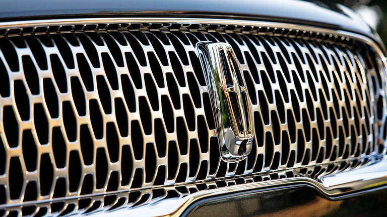 This 4-year-old Lincoln is the ultimate American luxury SUV for way ...