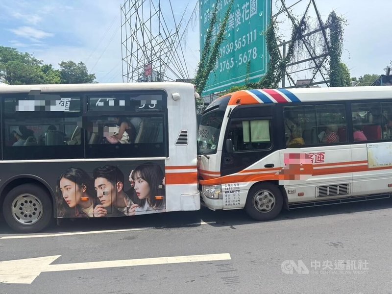 北市兩輛小15路線公車追撞 釀8乘客輕傷送醫