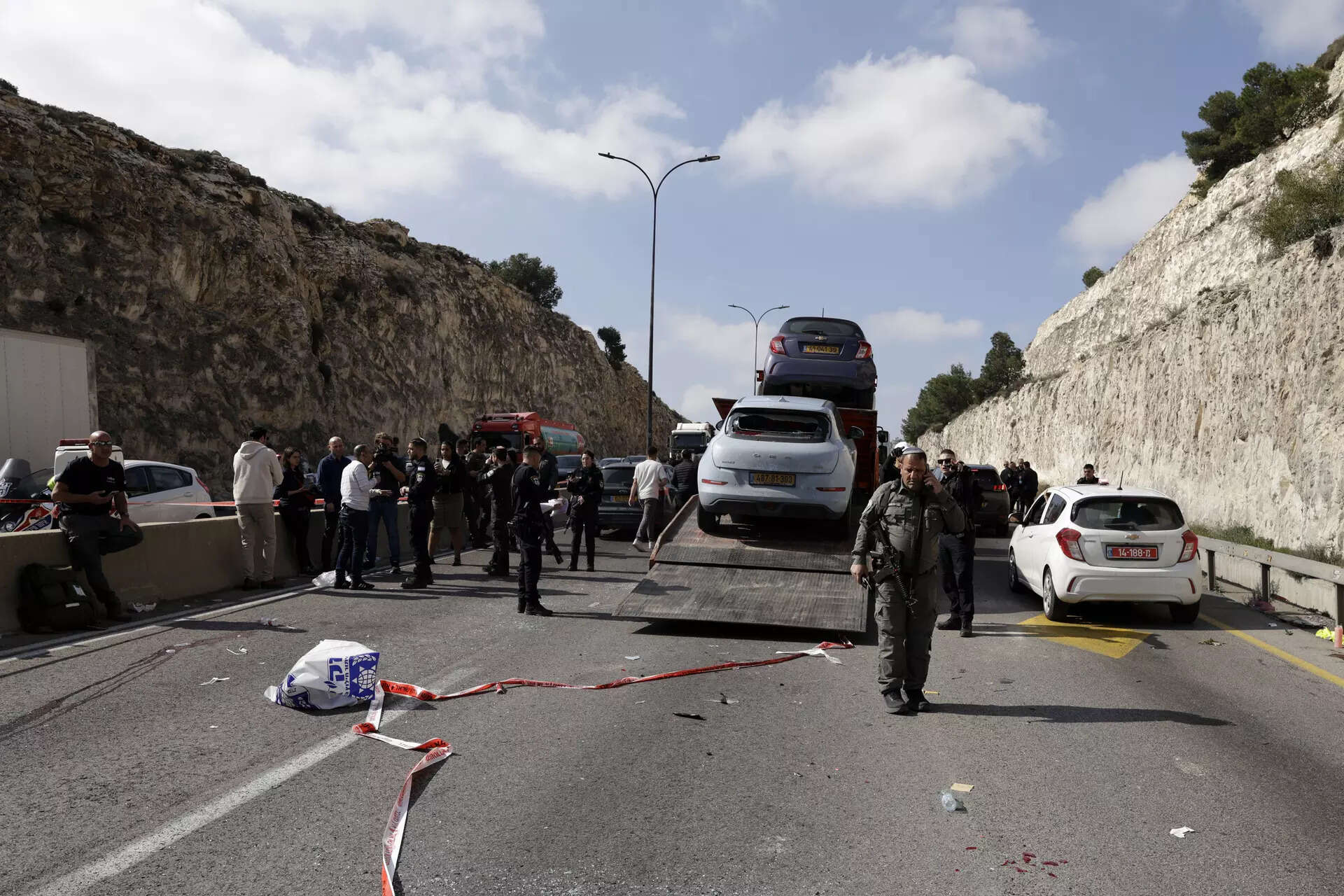 1 dead and 4 wounded in shootings near the West Bank: Israel's rescue ...
