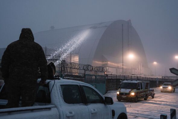 'Second Chernobyl' fears as Russia launches huge strike - 'Metres from ...
