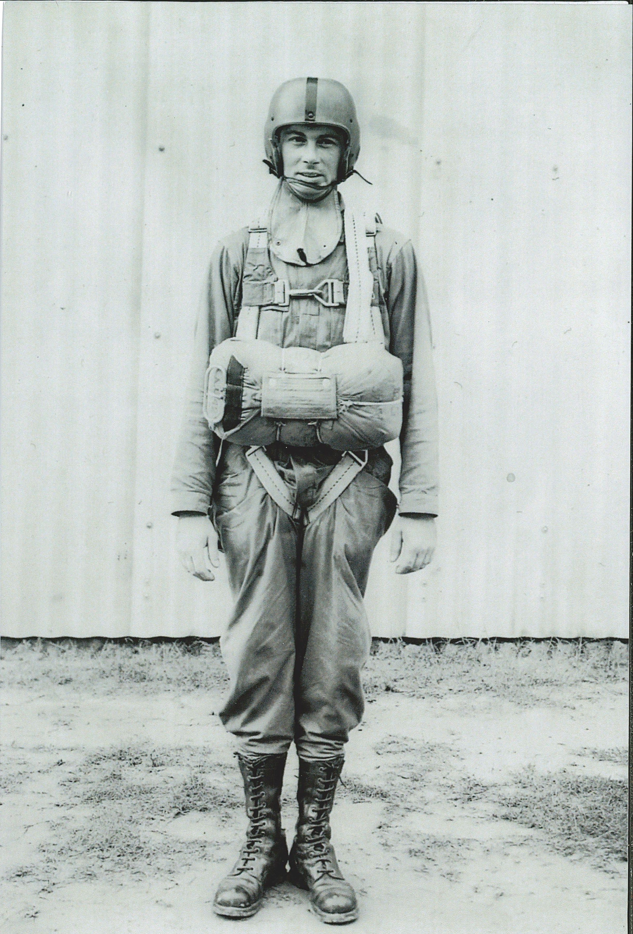 Newark's Warren Decker among first US troops to reach England in WWII