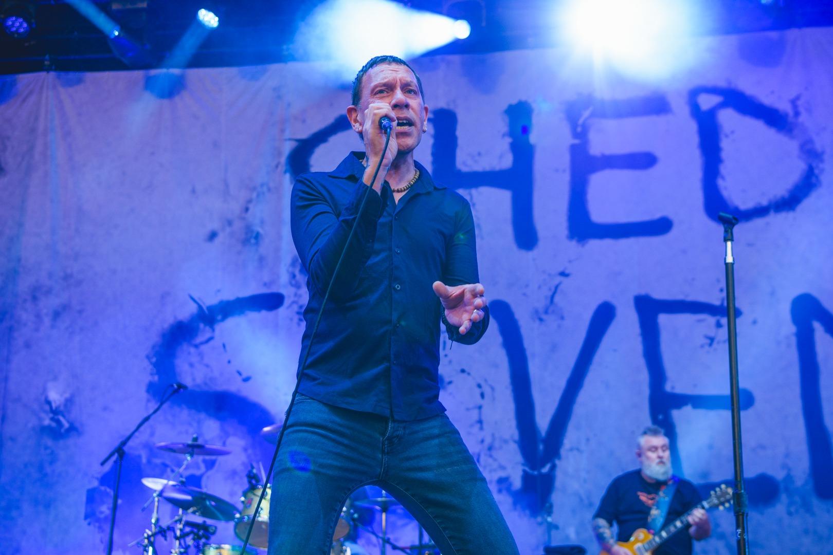 21 photos as indie legends Shed Seven kick off record-breaking summer ...