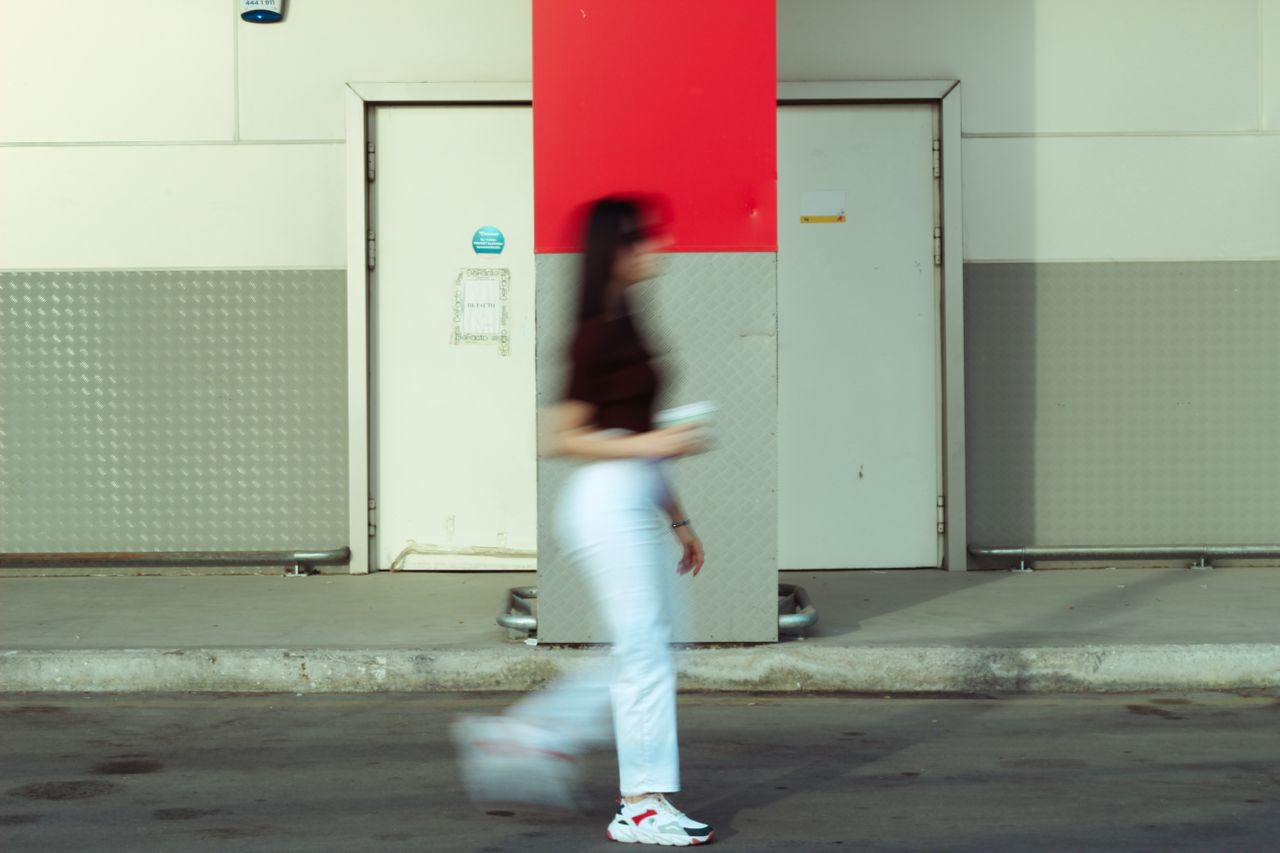 Experts say people who walk fast usually have these 7 interesting ...