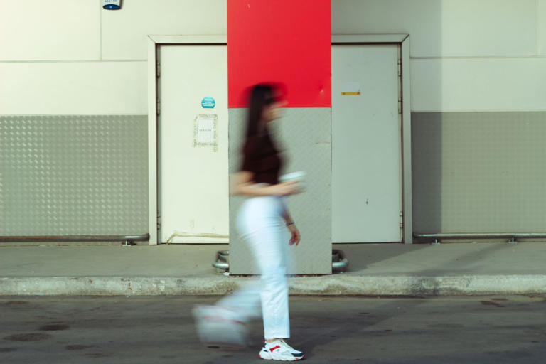 Experts say people who walk fast usually have these 7 interesting ...