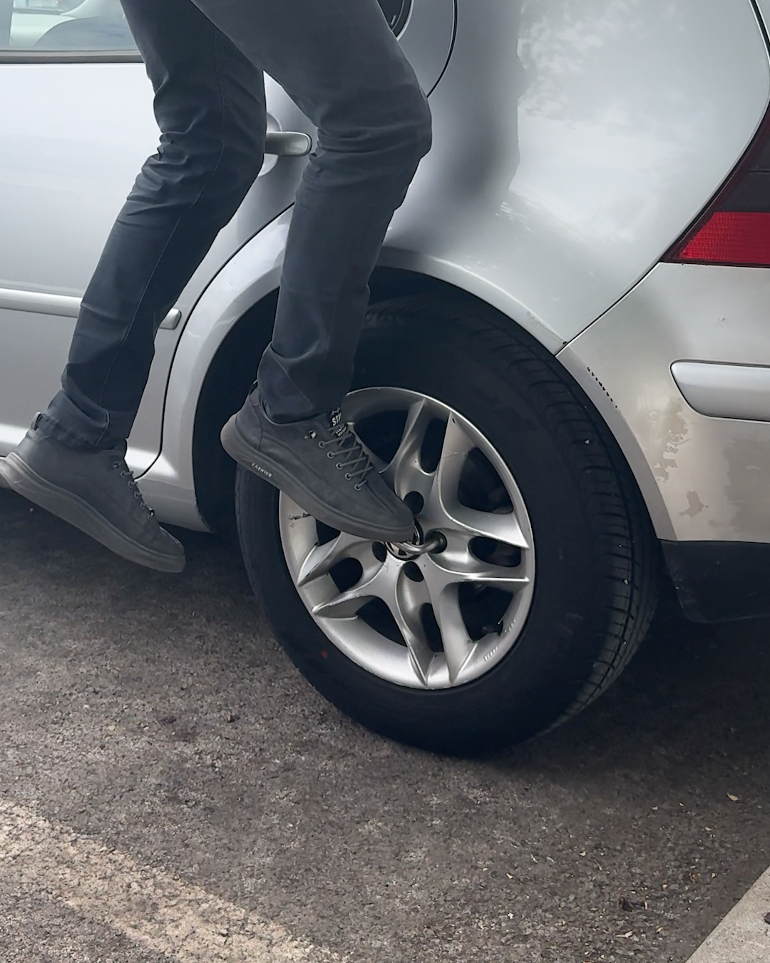 DIY hack when your wheel nut is stuck