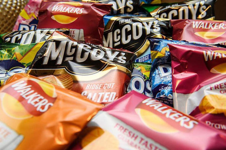 Binman settles debate on where crisp packets and chocolate wrappers ...