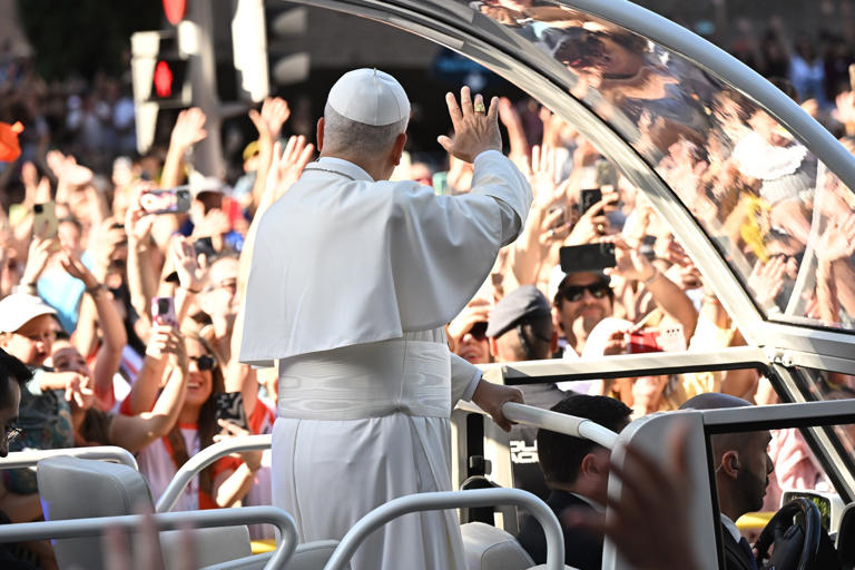 Un millón doscientas mil personas acuden a la misa del papa en Cibeles