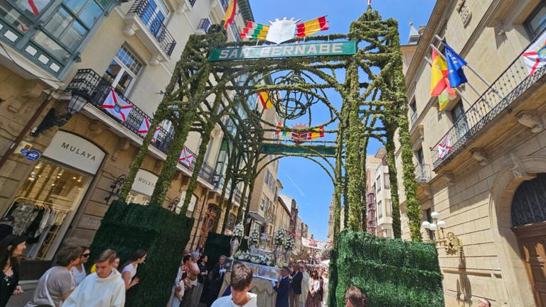 El Corpus Christi recorre Logroño entre aromas de San Bernabé