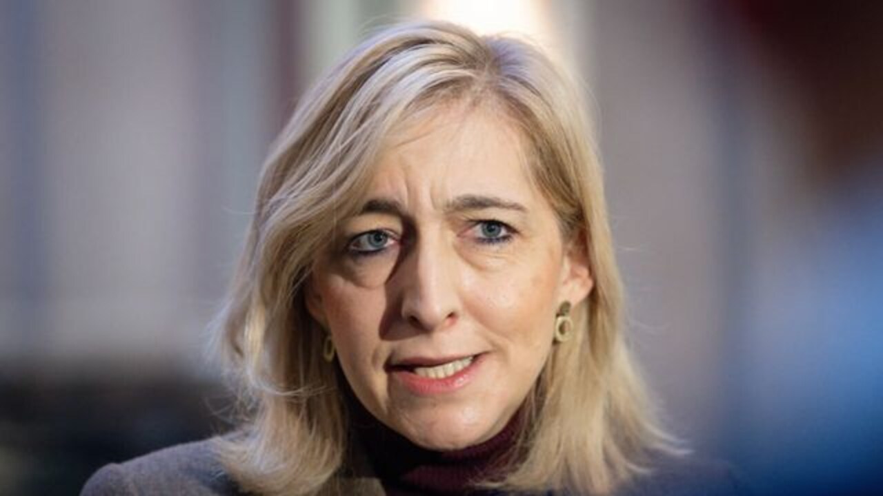 Warken kürzt die Rente für Pflegende – 64 Euro weniger pro Monat