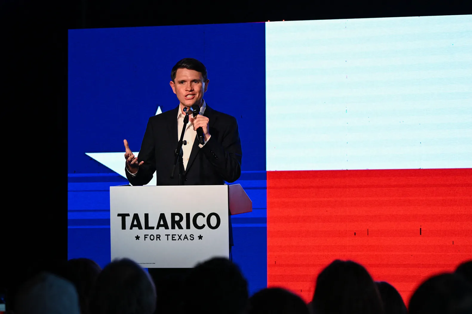 James Talarico lässt Ken Paxton nicht hinter Trump verschwinden