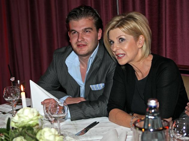 Schock für TV-Ikone Carmen Nebel: Sohn weist sich selbst in eine Klinik ein