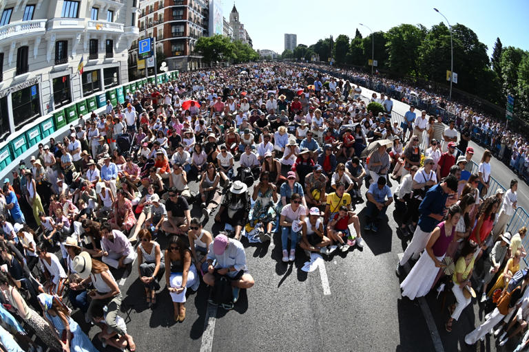 Un millón doscientas mil personas acuden a la misa del papa en Cibeles