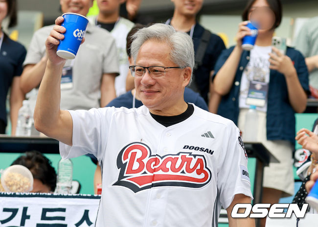 젠슨 황 엔비디아 CEO, '잠실 야구장에서 즐겁게'