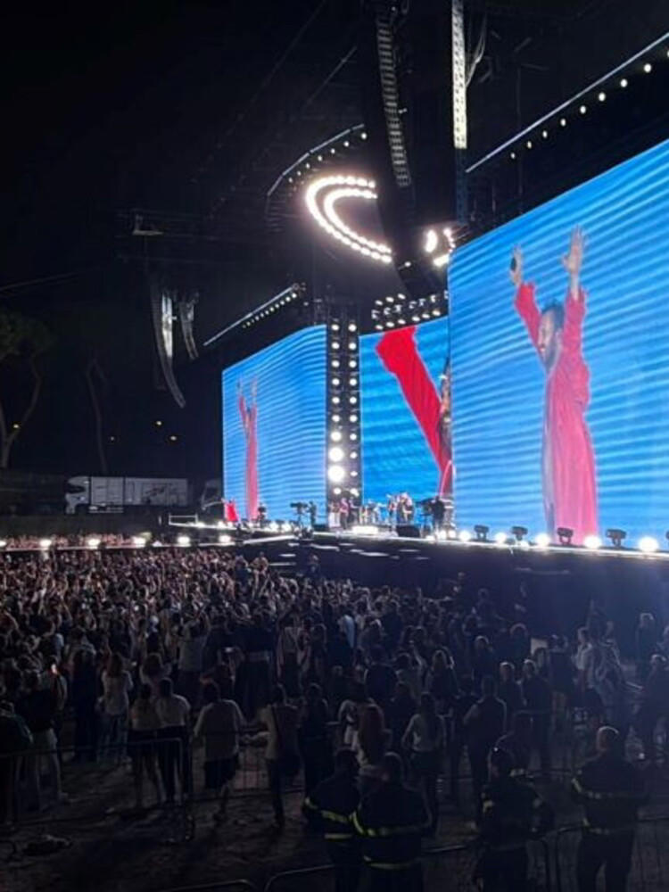 Cesare Cremonini 'gladiatore' al Circo Massimo davanti a 65mila fan