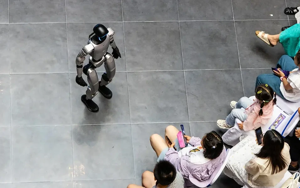 Robot in China kicks child during martial arts display