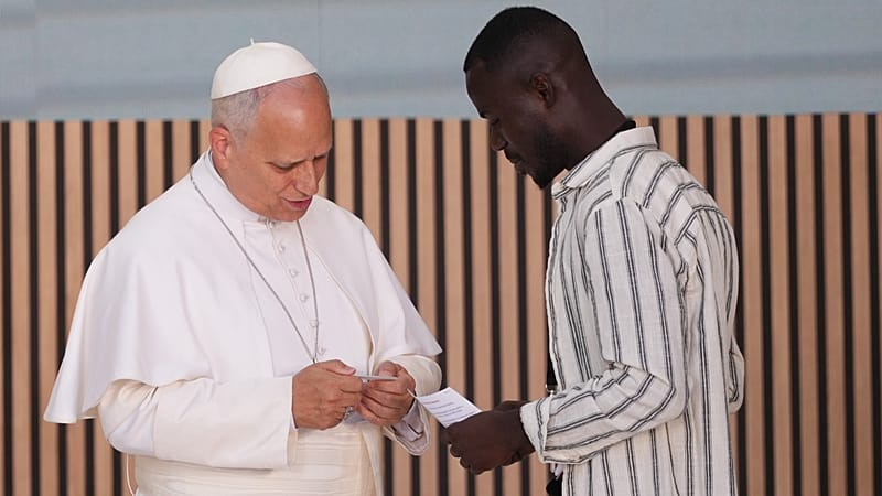 Espagne : le pape Léon XIV rencontre un Sénégalais dans un centre pour ...