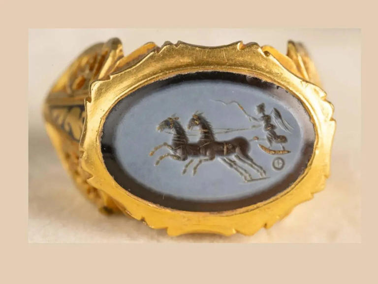 1,700-year-old Roman gold ring discovered in England by former soldier ...