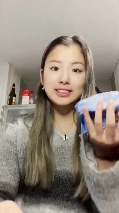 Trying vegan Ritter Sport chocolate