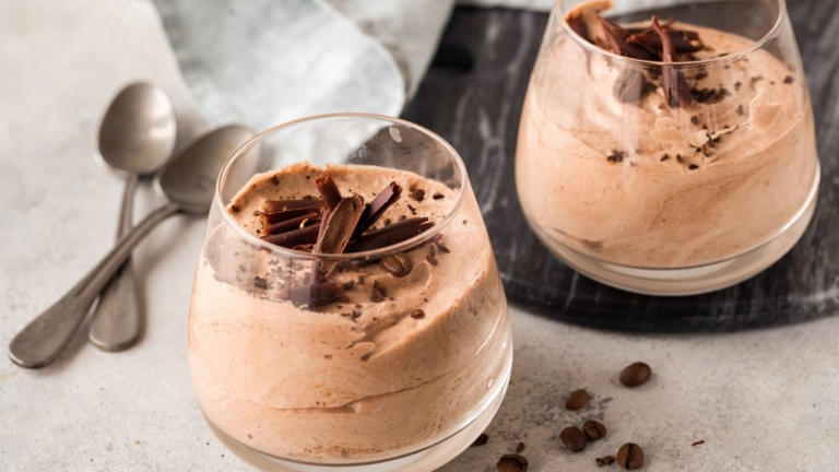 Mousse de mango y arándanos: la receta ligera y sin horno que te salva ...