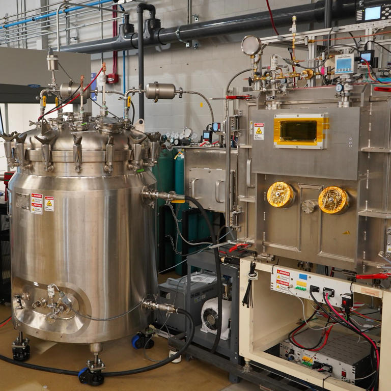 US space firm Blue Origin just extracted oxygen from moon dust. Here's ...