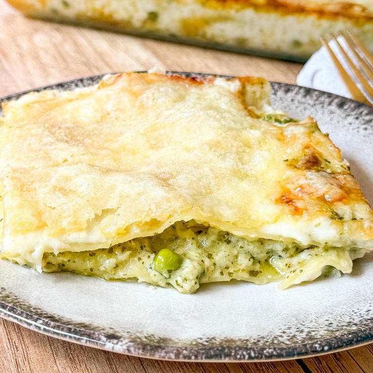 Lasagne házi pesztóval és zsenge zöldborsóval: könnyű, krémes ebéd